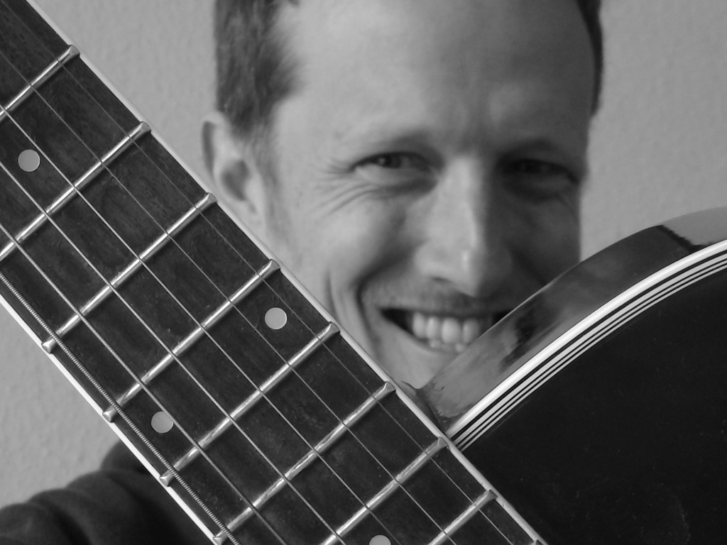 dan-poster-photo.jpg – Dan Ward – Singer/Songwriter (UK/CH)
